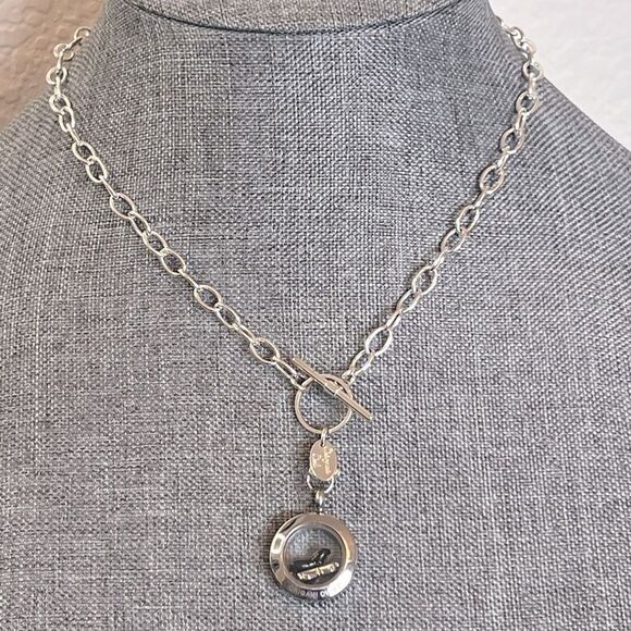 Origami Owl | Jewelry | Origamiowl Round Clear Locket Toggle Closure ...